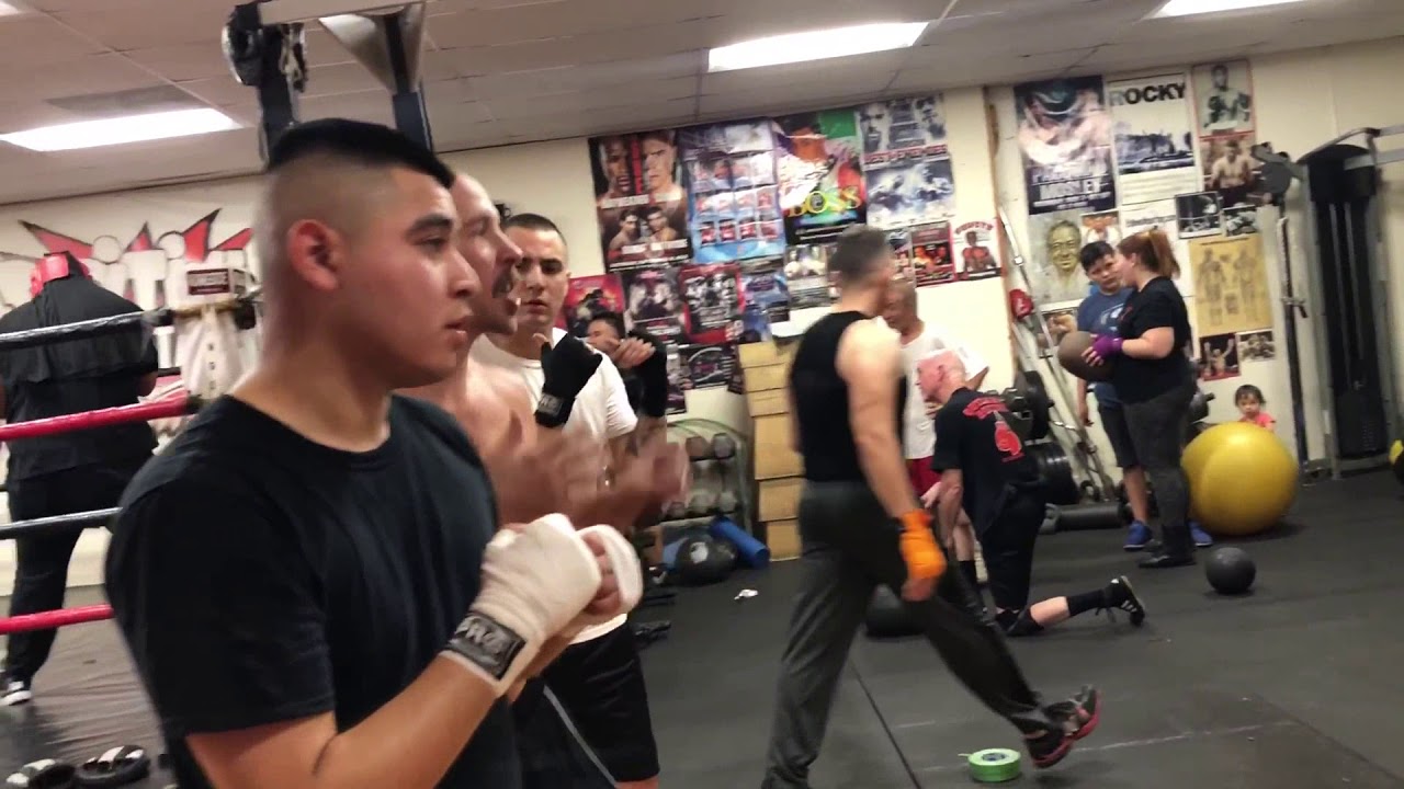 Boxing Lessons: How To Throw The Two Basic Punches In Boxing - The 1-2 ...