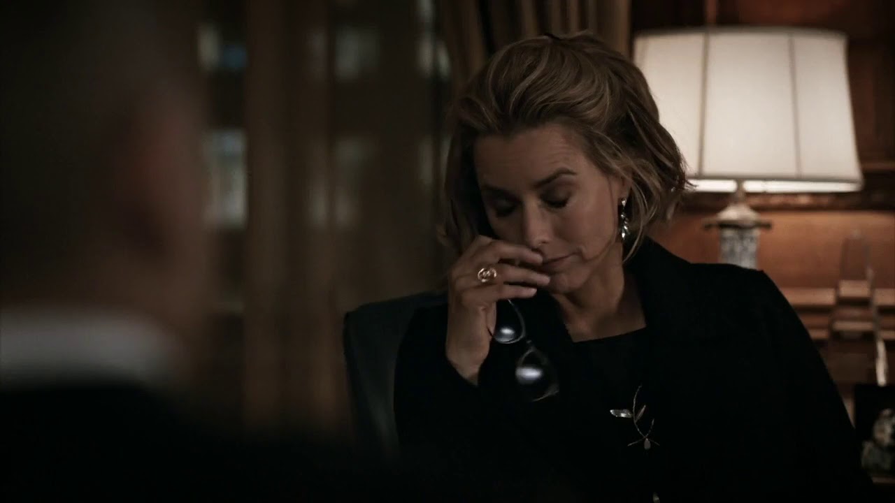 Sara as 'Kat Sandoval' S04E12 - YouTube