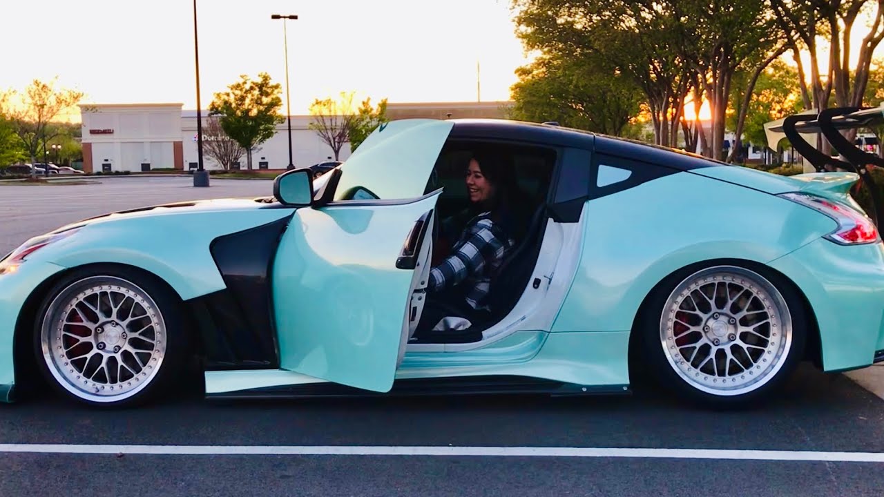 🏁 Lady very happy with her Nissan 370Z 😄 - YouTube