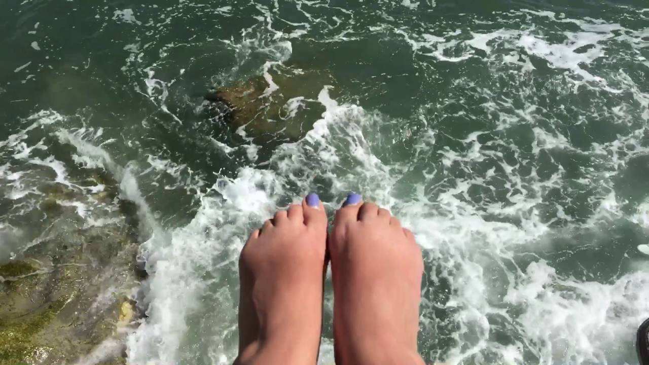 Wiggling Girl Toes - YouTube