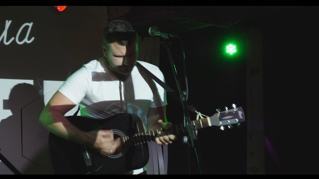 Szimpla Open Mic, Joey Ryan sings Violet - YouTube