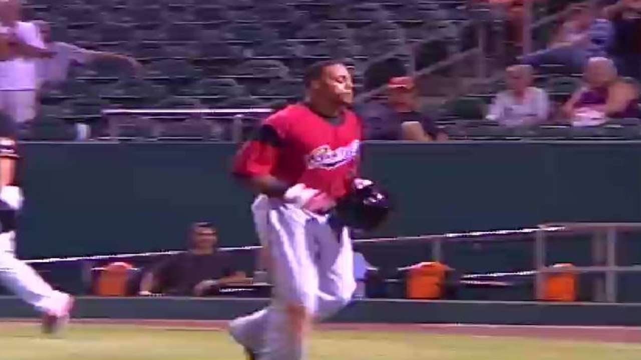 Darren Ford circles the bags for the River Cats - YouTube