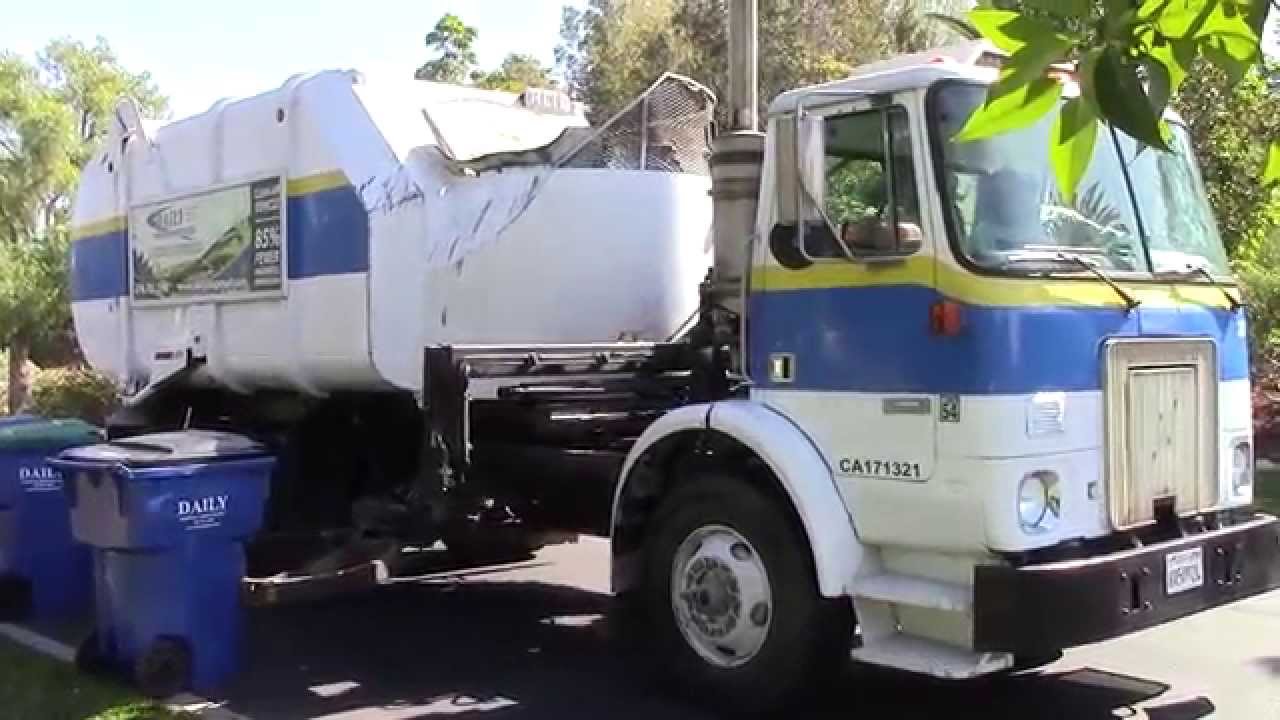 Volvo WX64 HEIL Rapid Rail - EX city of Tuscon AZ - YouTube