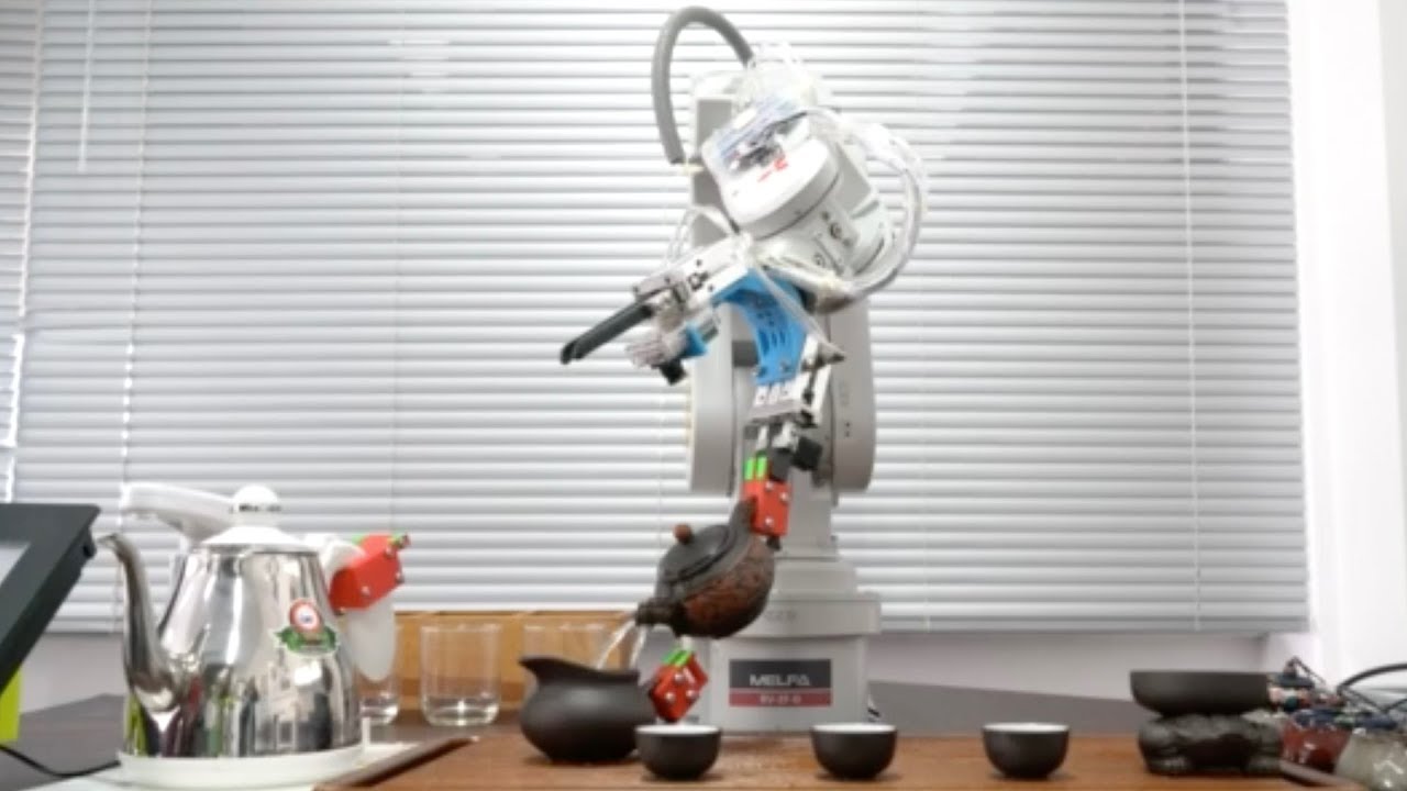 Chinese undergraduates develop robot to serve tea - YouTube