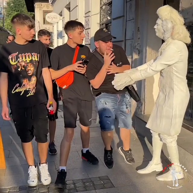 fake statue prank😂😂/ best funny reaction🤣🤣 ##trending #viral #ytshorts ...