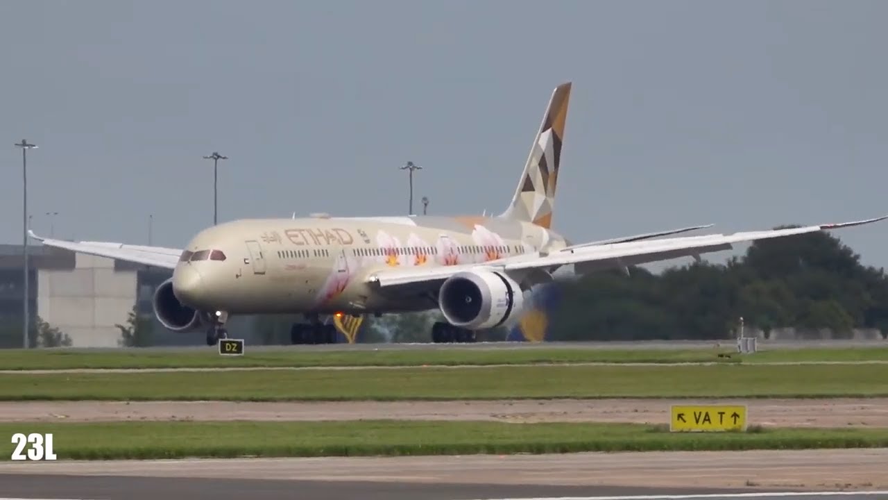 Great Landing Etihad Airways Choose Japan Special Livery A6-BLS B789 ...