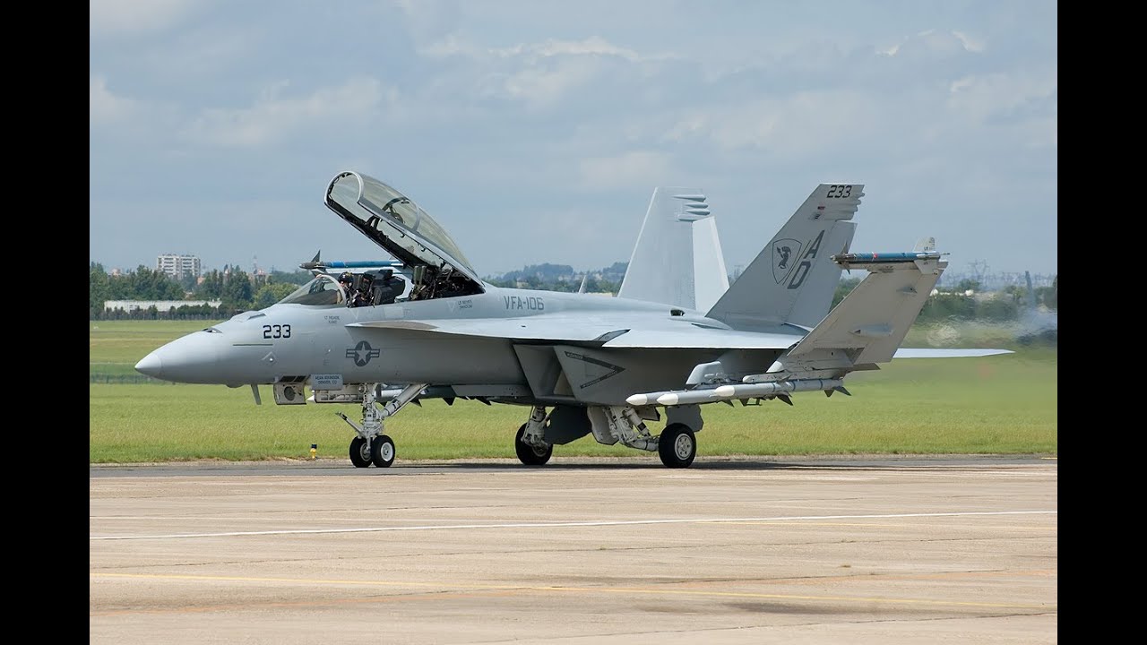 Finnish F-18 Hornet. 2014 NATO Days in Ostrava. - YouTube