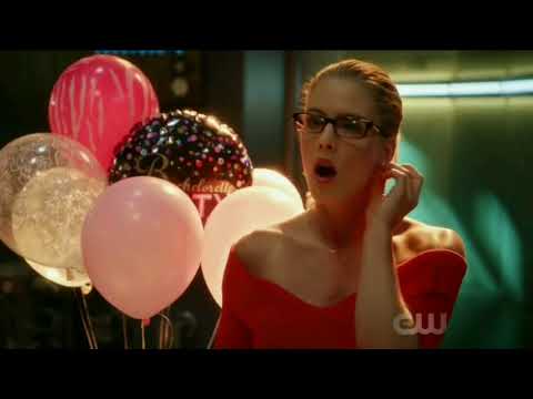 The Flash 3x05 Opening scene Felicity arrives at STAR labs - YouTube