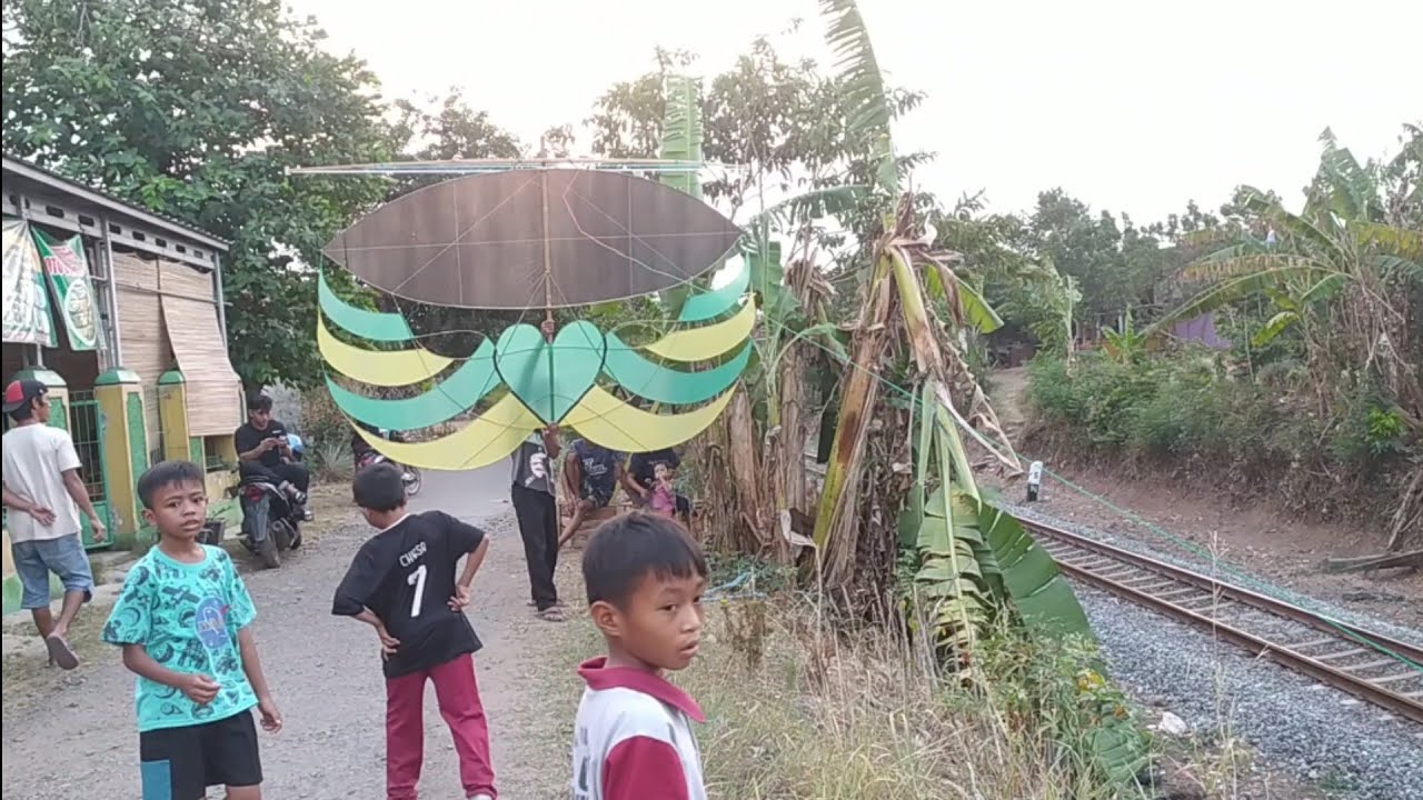 ram raman 3,5m sukses mengudra #layangan - YouTube