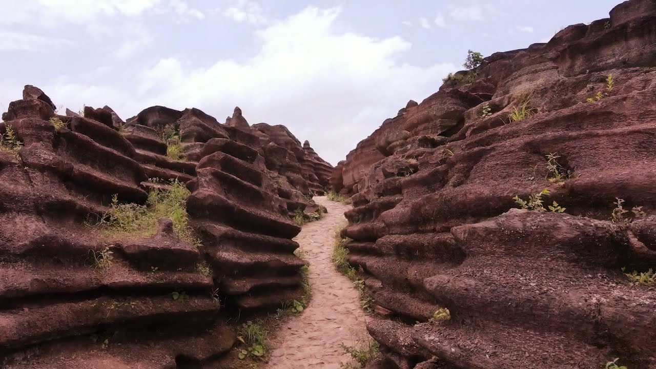 Discover a magical red stone forest in Guizhou, which is as diverse as ...