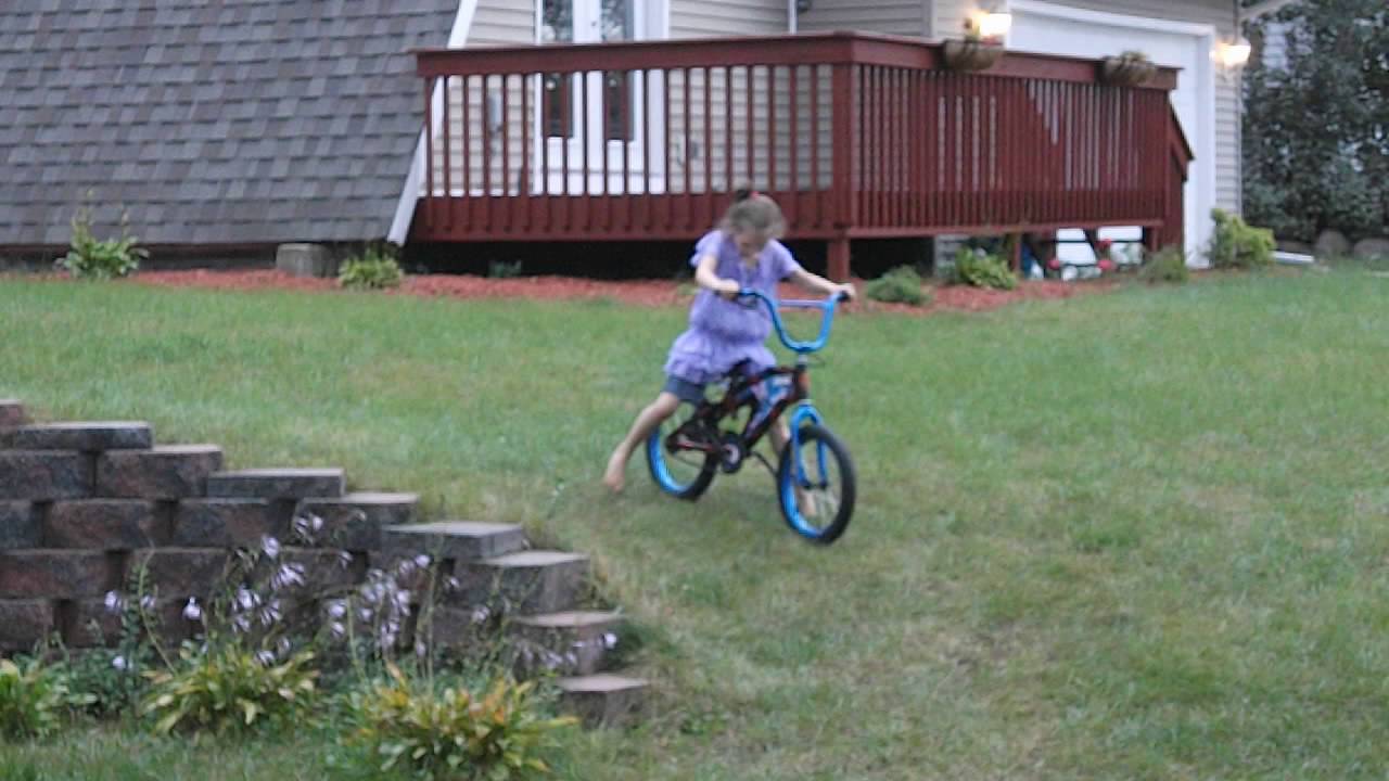 Emily learned how to ride her bike!!!! - YouTube