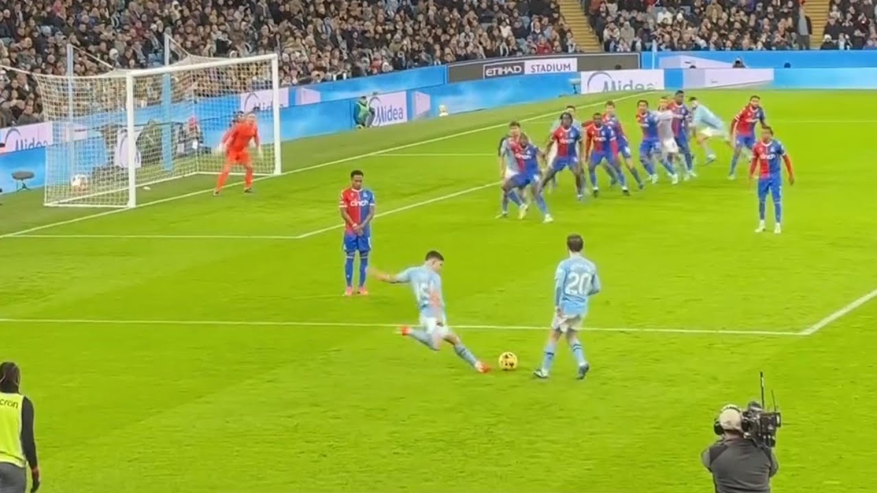 Julian Alvarez stunning free kick goal but ruled offside - YouTube