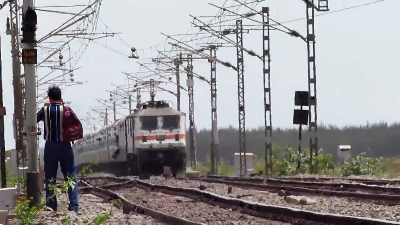 IRFCA - Paschim Deluxe Express with Powerfull Passenger Locomotive ...