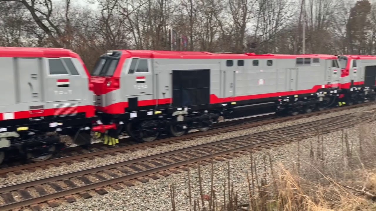 Egyptian ES30ACi locomotives pass through Portsmouth on the NS Columbus ...