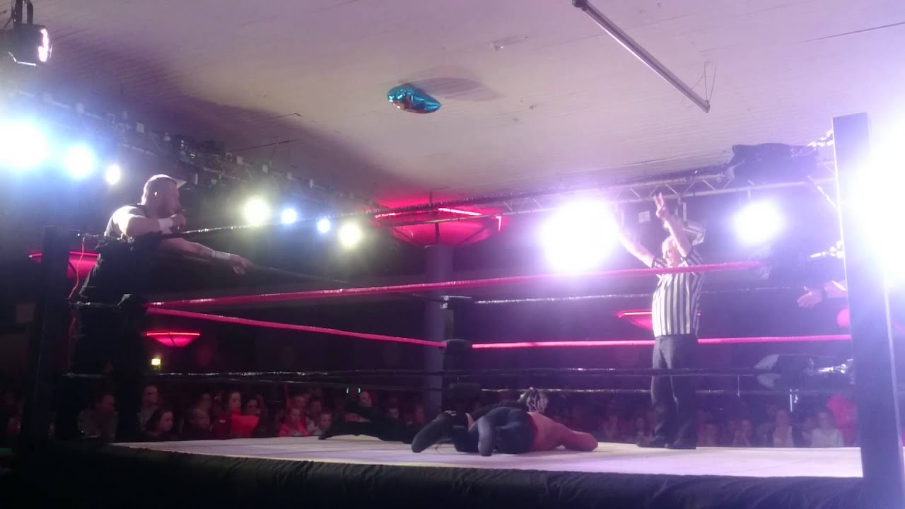 WAW wrestling holiday camp 2015 Hooligan Roy knight , Aaron Wick vs ...