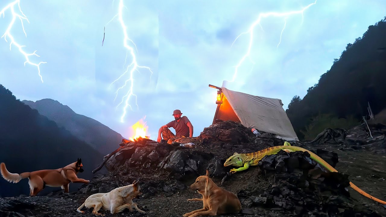 4 Day Solo Mountain Trek | Survival Shelter | Visiting a Shepherd - YouTube