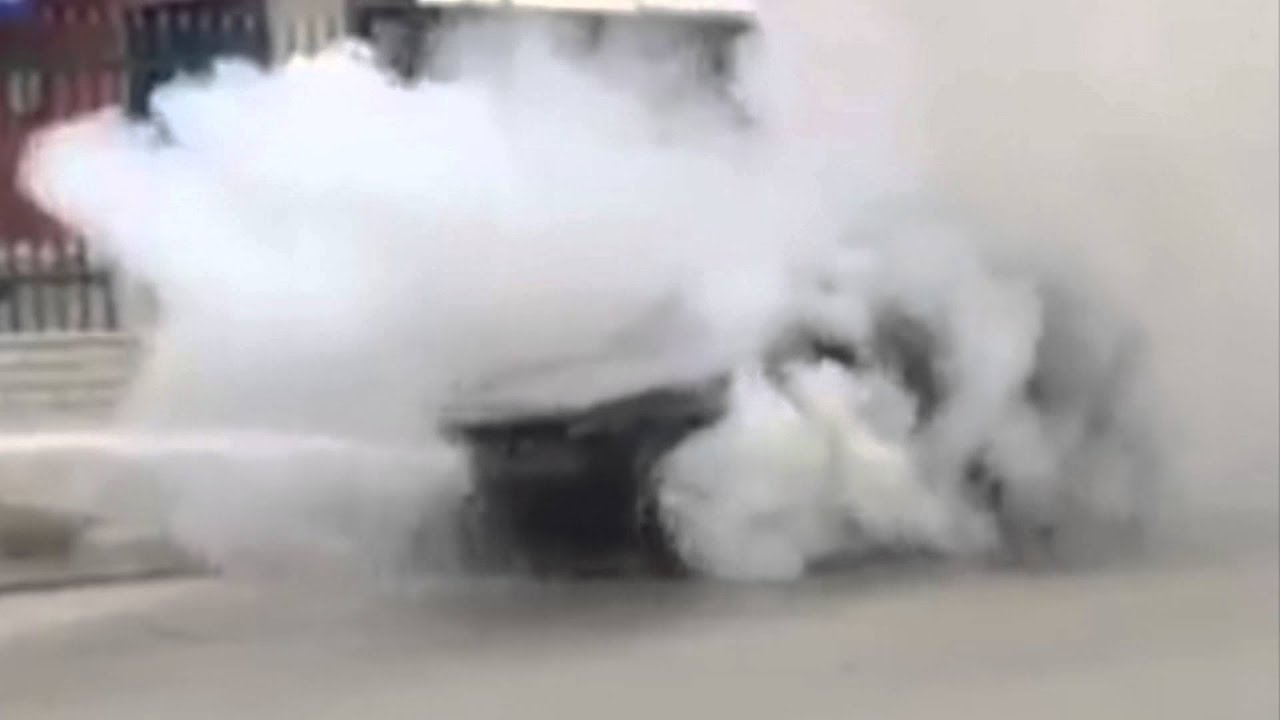 Volkswagen Golf 4 Burning - YouTube