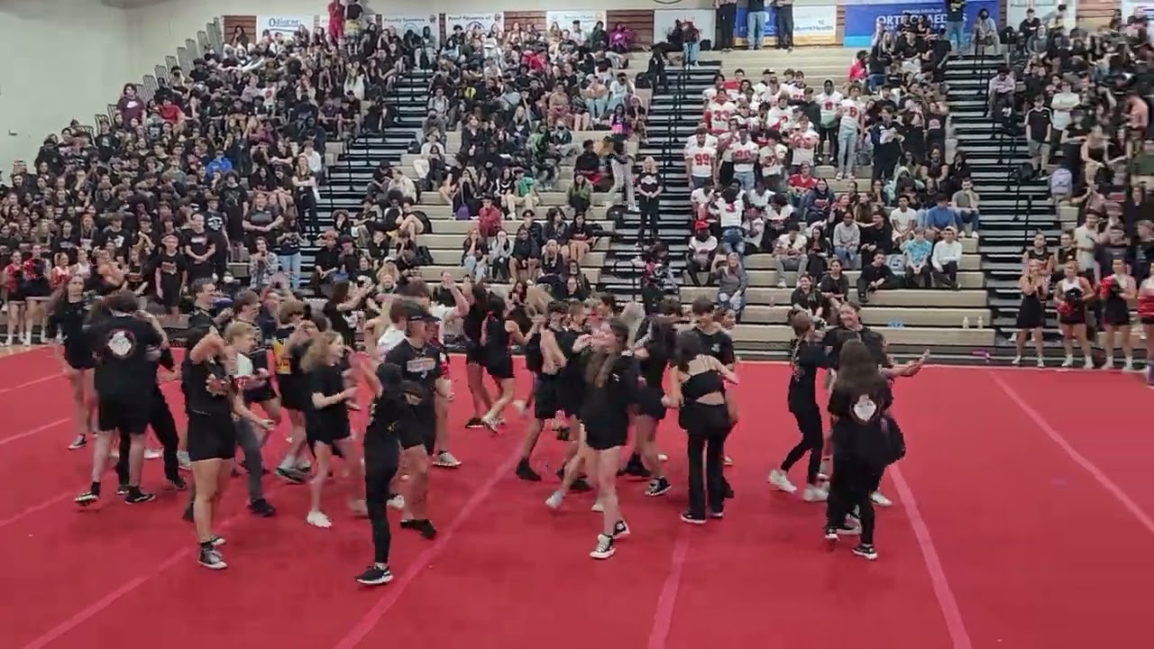 Junior Hoco Pep Rally 2022 - YouTube