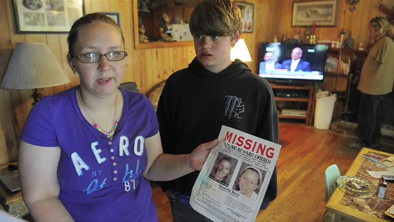 Amanda Berry's family is relieved to hear from her - YouTube