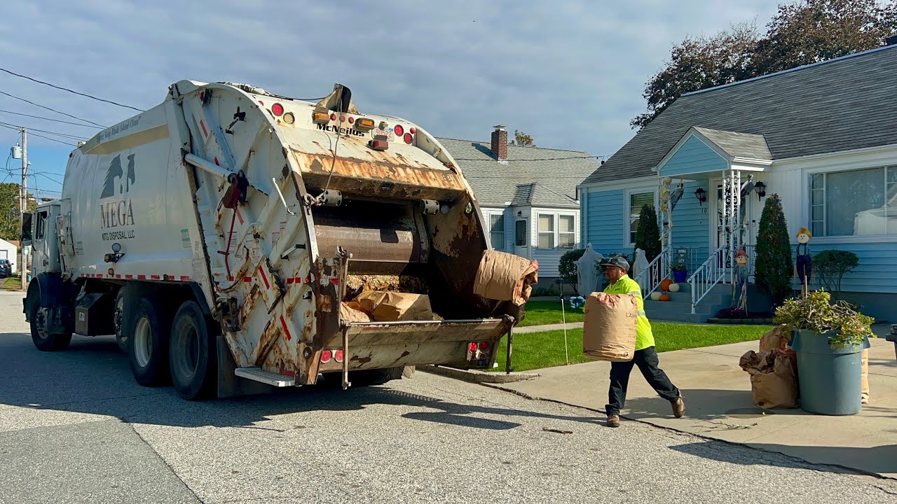 Fast Mega Disposal Garbage Truck Packing Fall Yard Waste - YouTube
