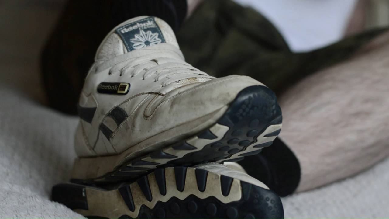 Mens Grubby Reebs Reebok Classic - Sweaty dirty black socks - YouTube