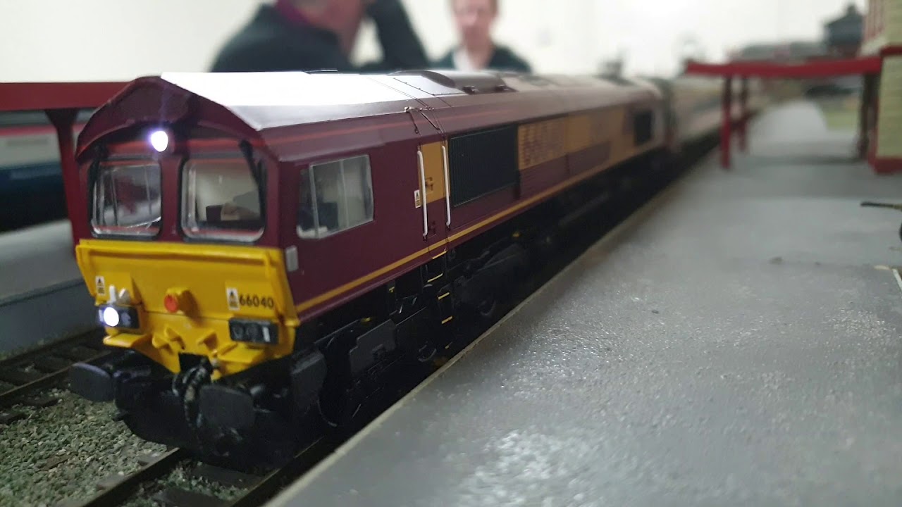 Modern Image 'OO' gauge running session - YouTube