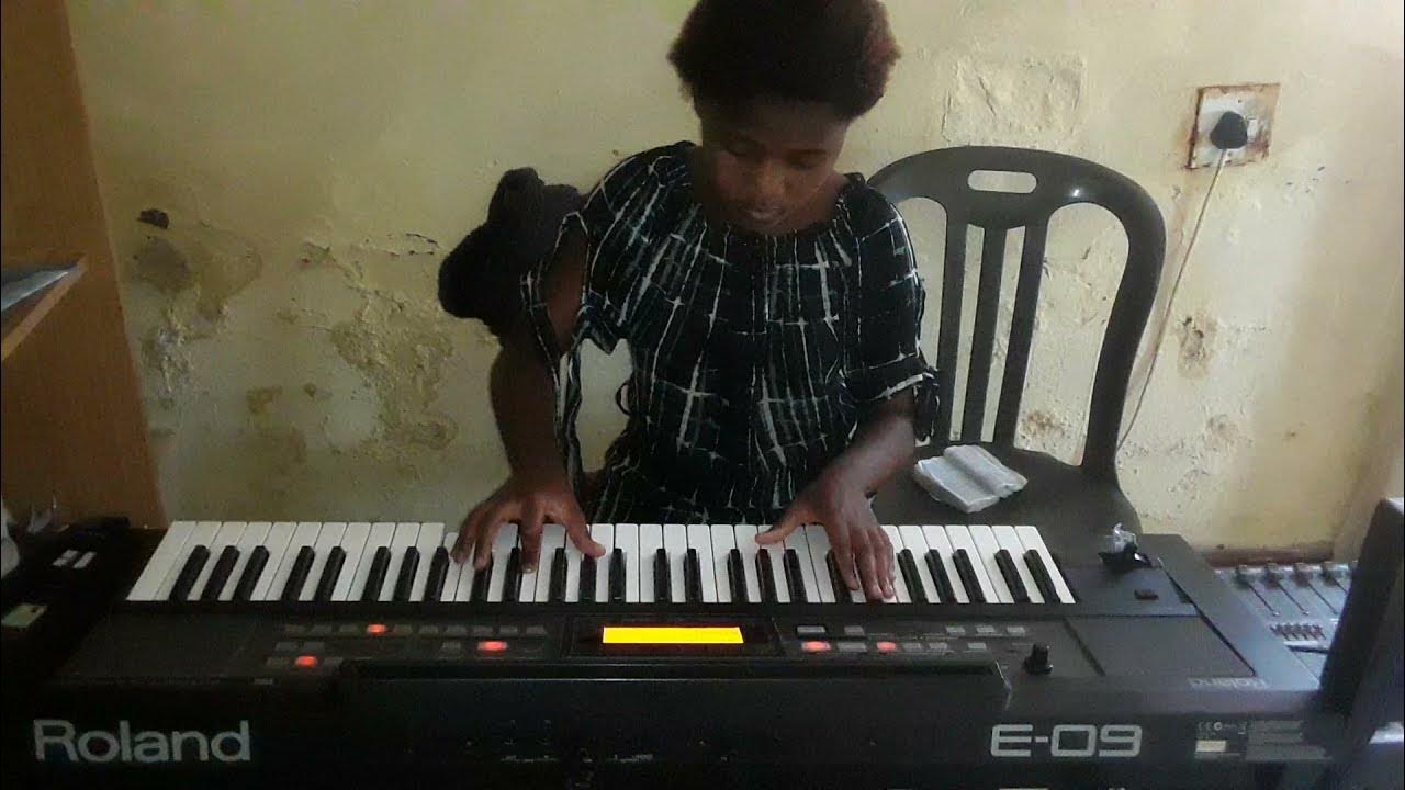 Young keyboardist(Unothando Mdibi) 🎹🎶🎪🎪🙌🙌Ngoba amandla ayatholwa 'itende instrumental' - YouTube