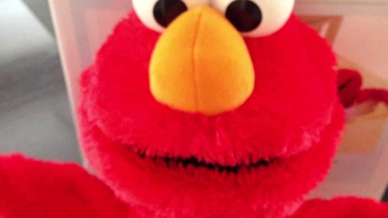 toyportfolio.com: He's Back! Big Hugs Elmo - YouTube