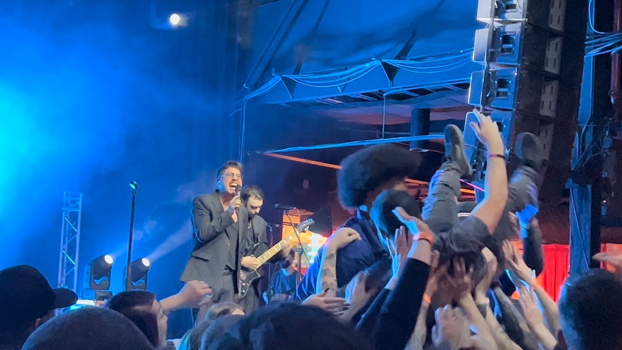 Dayseeker - Crying While You’re Dancing (Live in Charlotte, NC November ...