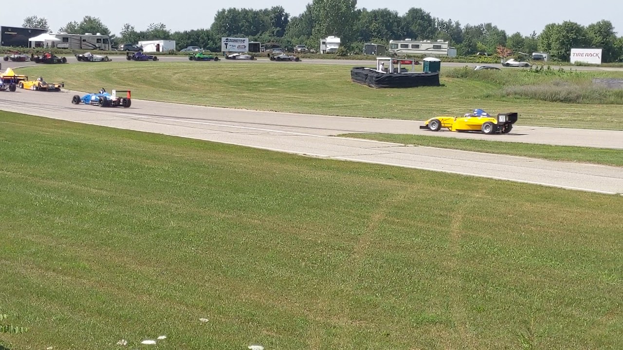 SCCA Gingerman Majors Sunday Race 7 Start - YouTube