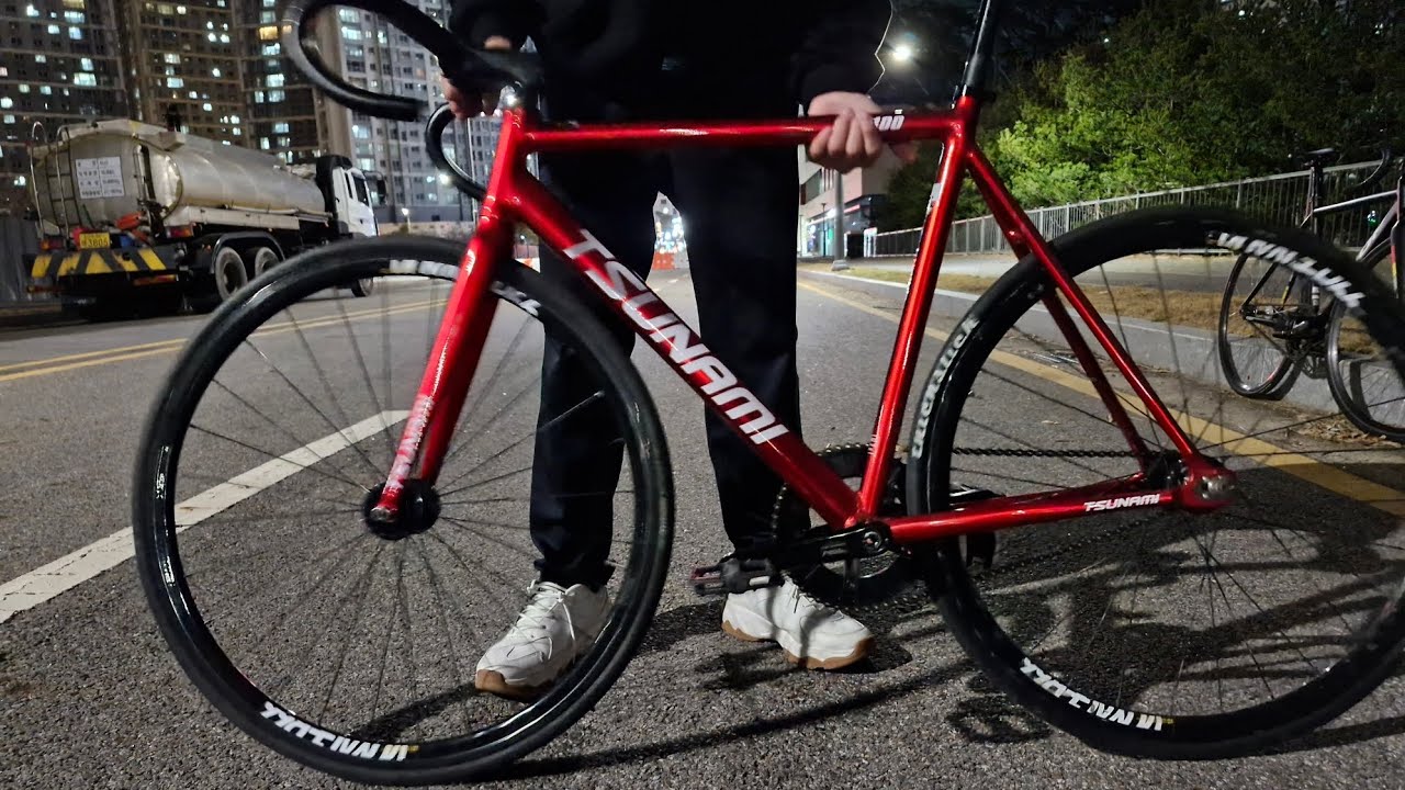 쓰나미 snm-100 레드와인 잔차소개 #bikelife #fixed #잔차소개 #픽시 구성 이빠이 - YouTube