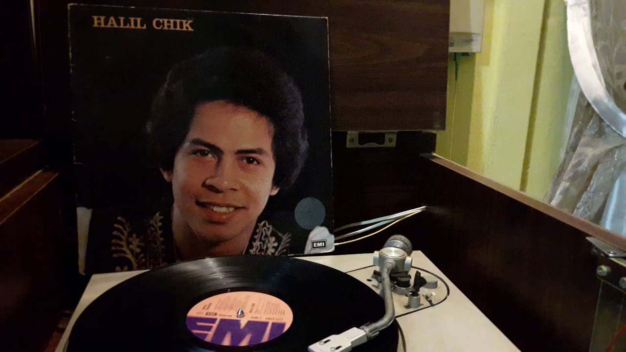 Halil Chik 'Renungan Matamu' (1977). - YouTube