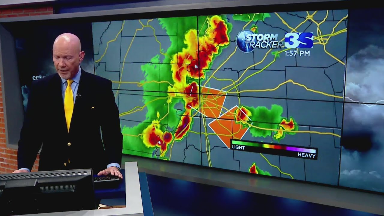 Friday severe thunderstorm warning - YouTube