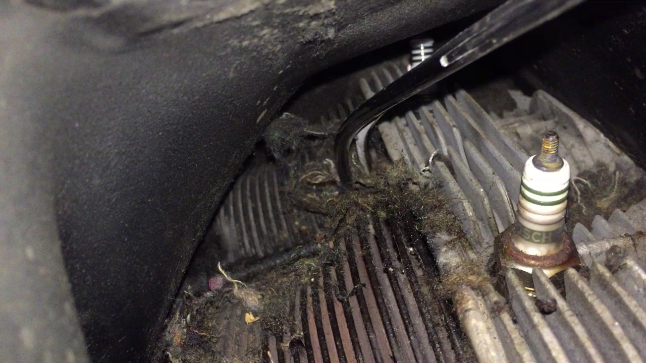 Mouse Nest in the Engine—1977 VW Bus - YouTube