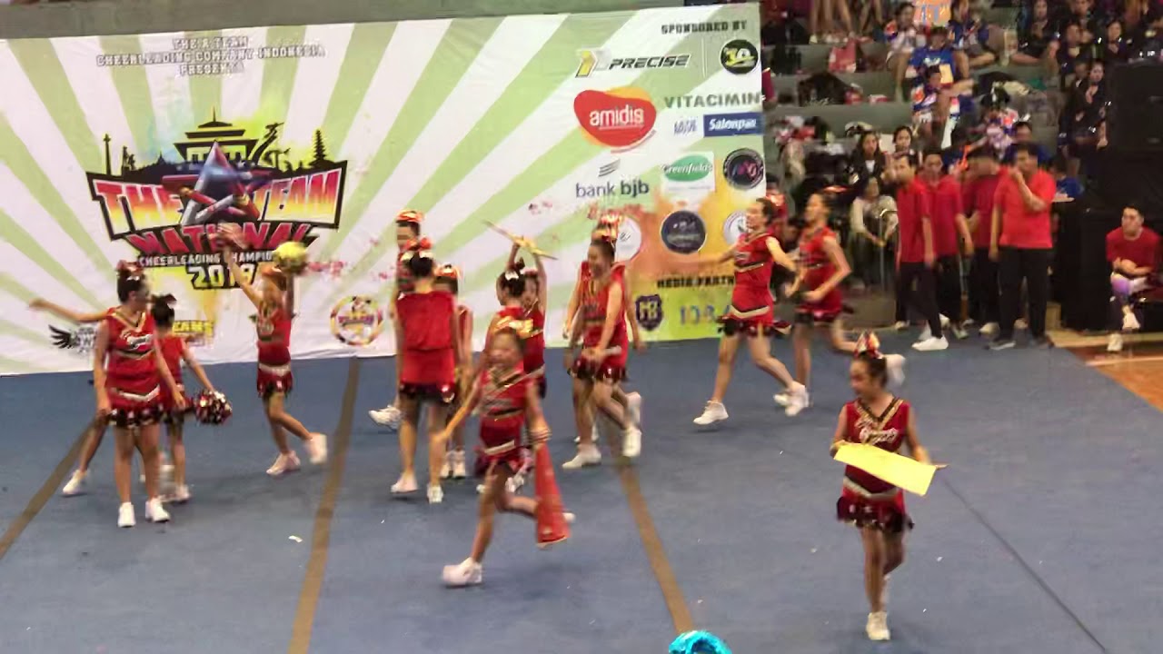 1st Place Queens Gold Cheerleading - YouTube