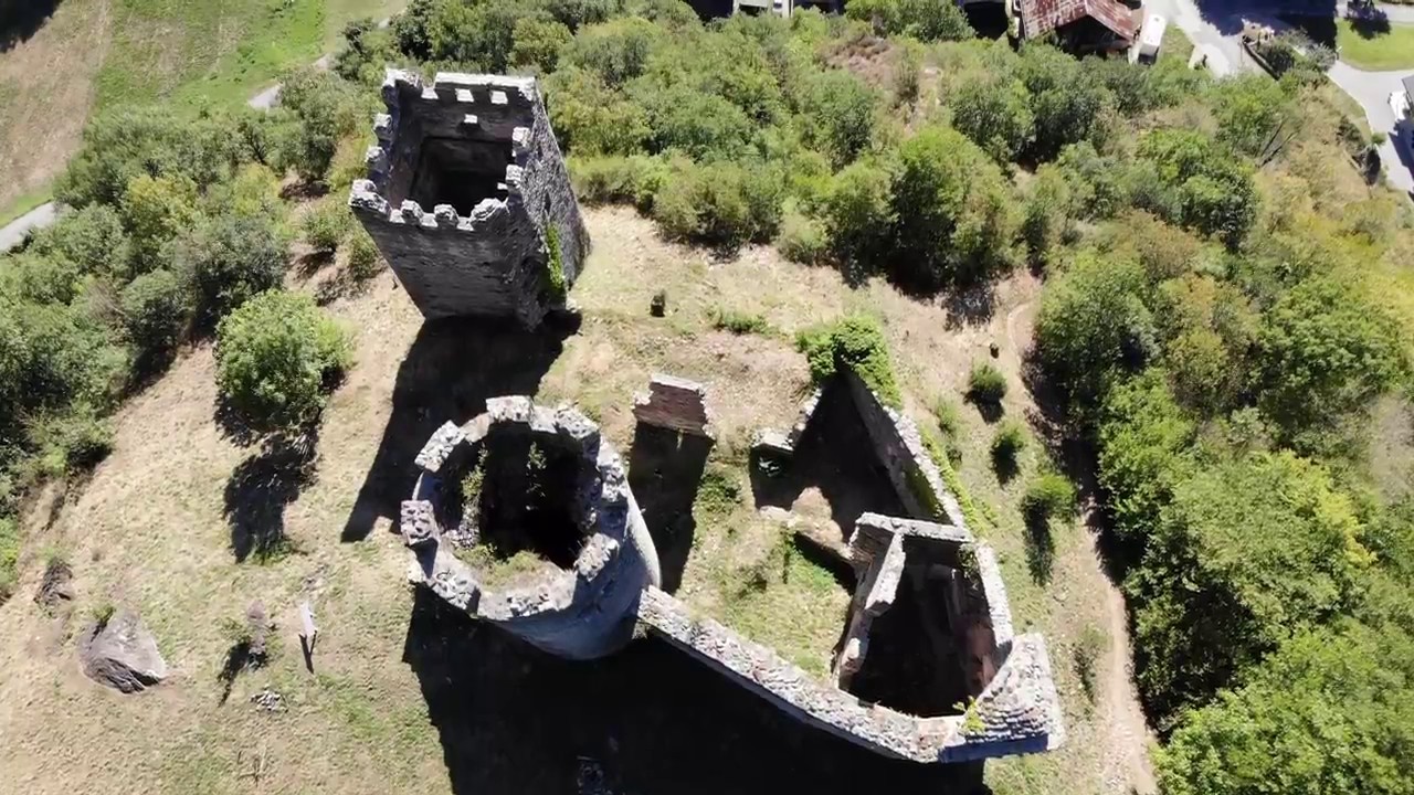 Ruine du Château de Chantemerle - YouTube