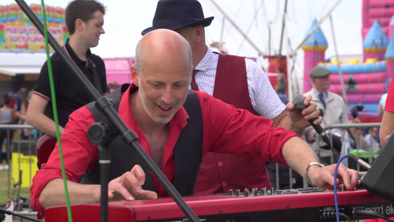 Strumpet Town Live at the Bandstand 7th August 2016 4K - YouTube