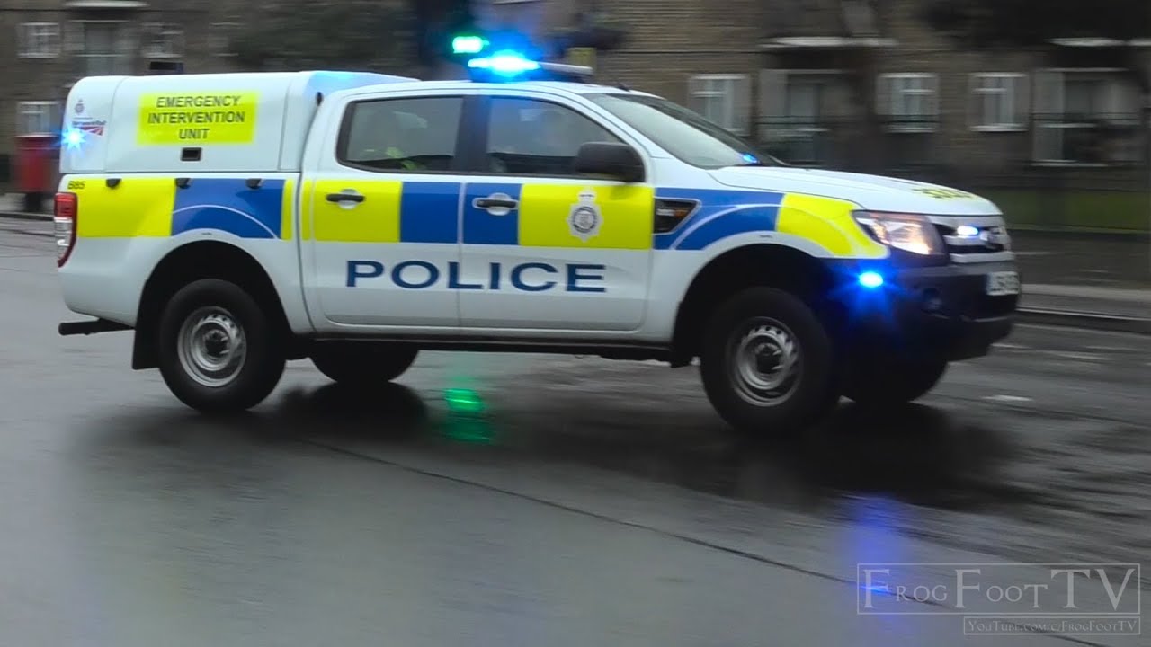 London Police cars responding on lights and sirens - YouTube
