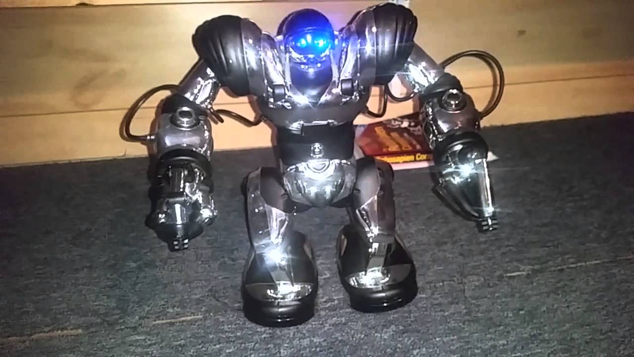 2005 WoWWee Robotics Robosapien V1 (Sharper Image version) - YouTube