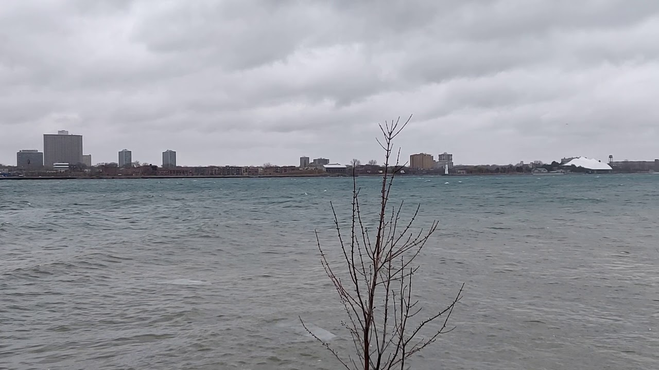 Detroit River appearing to flow uphill in wind - YouTube