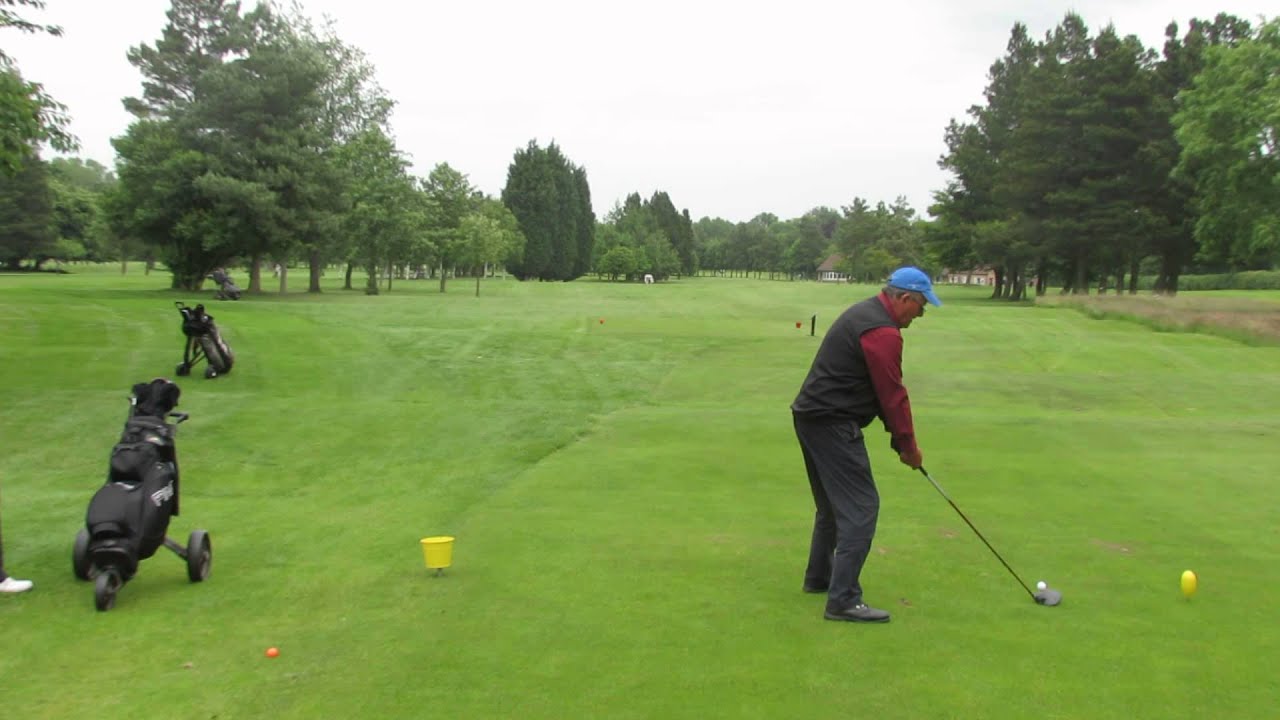 Teeing off on the 18th at Driffield Golf Club - YouTube