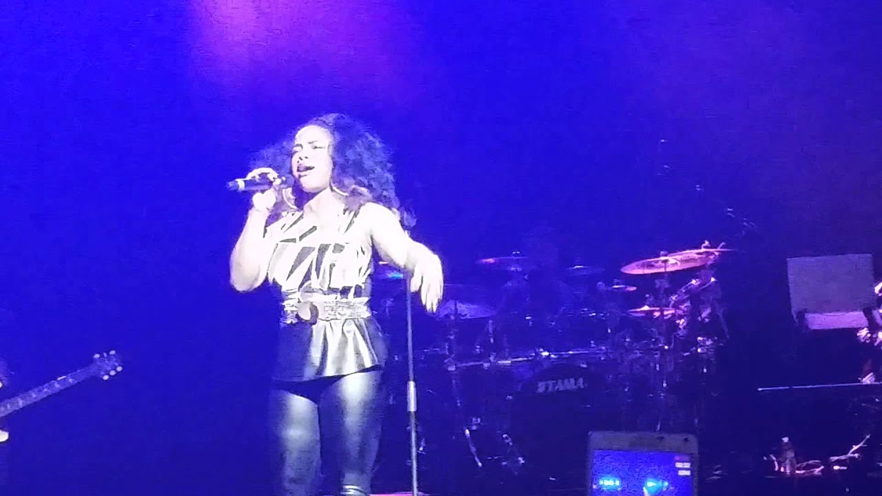 Leela James - Fall For You Live - YouTube