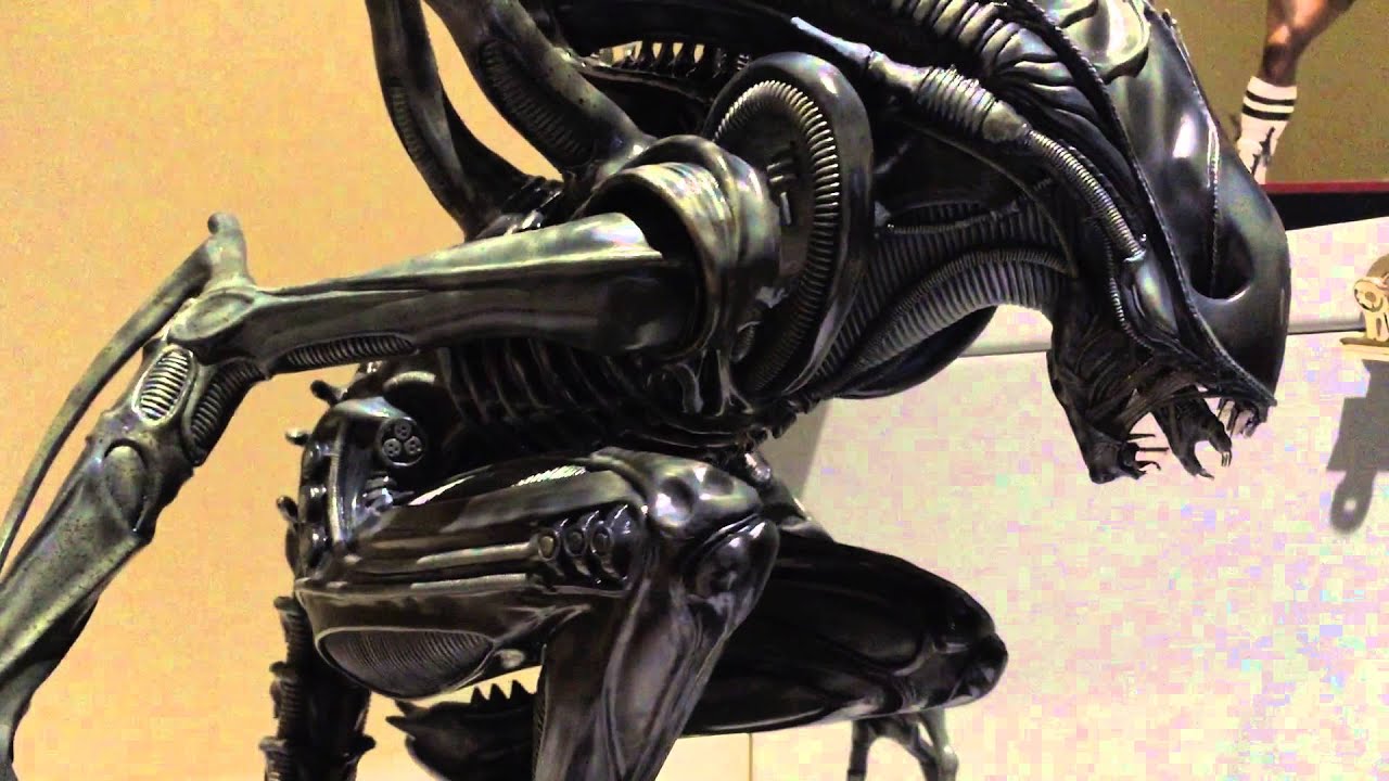 Sideshow Alien Warrior Maquette - YouTube