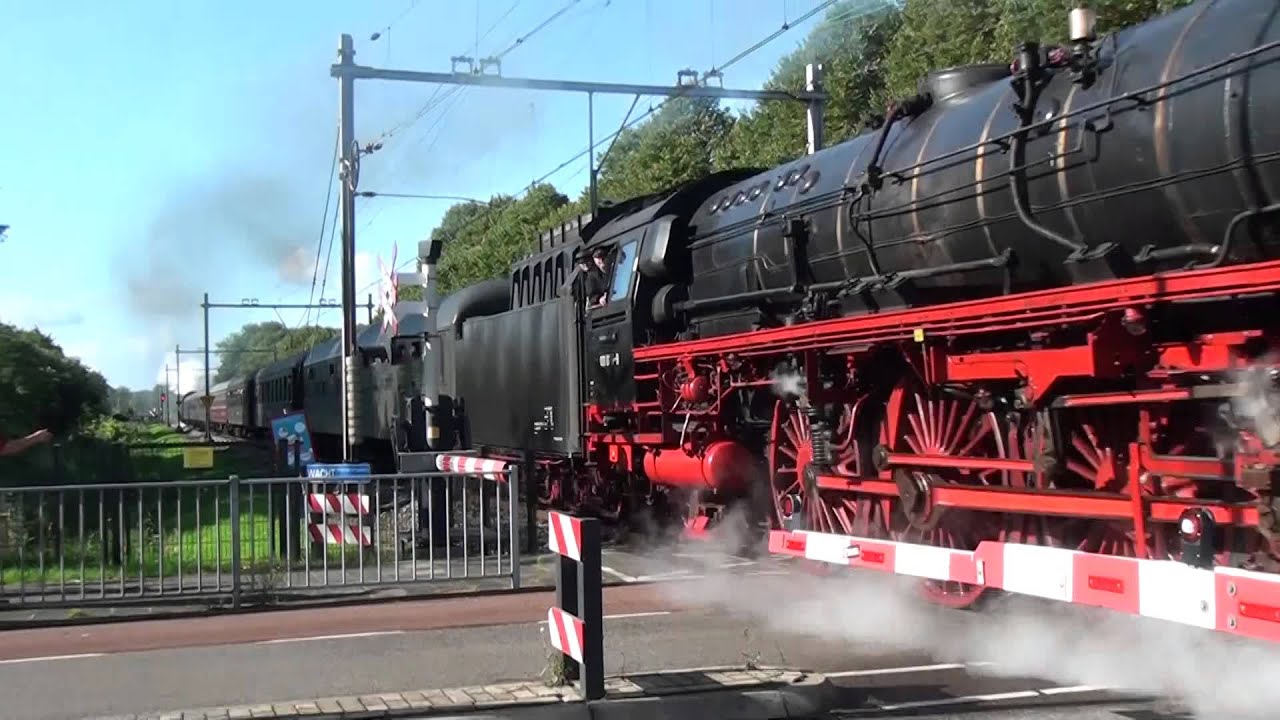 Stoomtrein door Castricum - YouTube