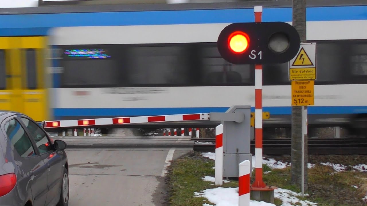 [4K] SSP Zabłocie ul. Skrajna | Polish railroad crossing - YouTube