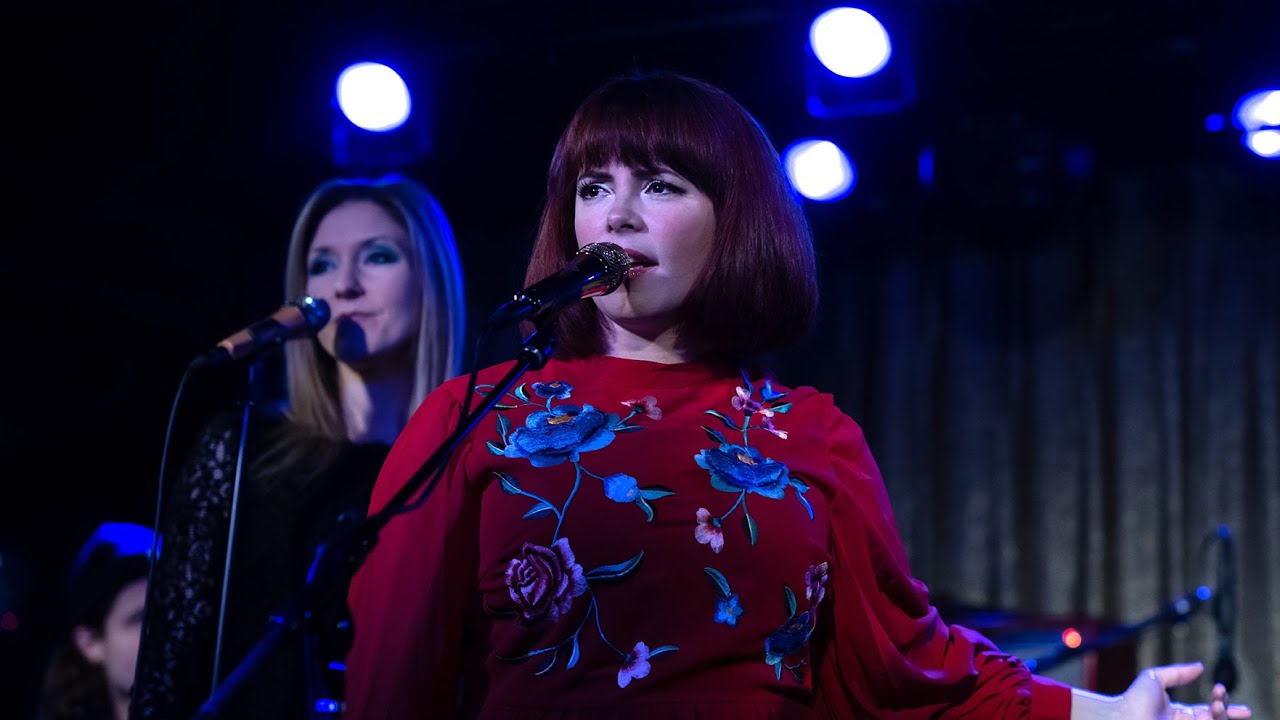 Singer Annie J brings the house down in song "Change" - YouTube