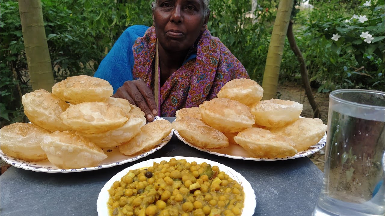 Eating 20 Pich Luchi With 1 Plate Ghugni.Eating Show. - YouTube