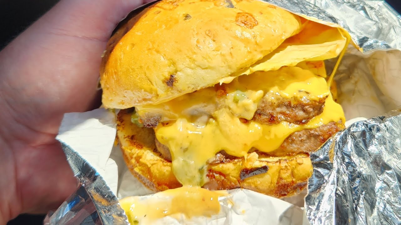 Wendy's Fully Loaded Nacho Cheeseburger - YouTube