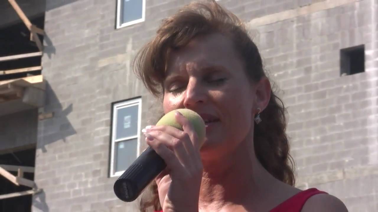 Leslie Blasing Singing On Valentine's Day at Boomerang Billy's Beach ...