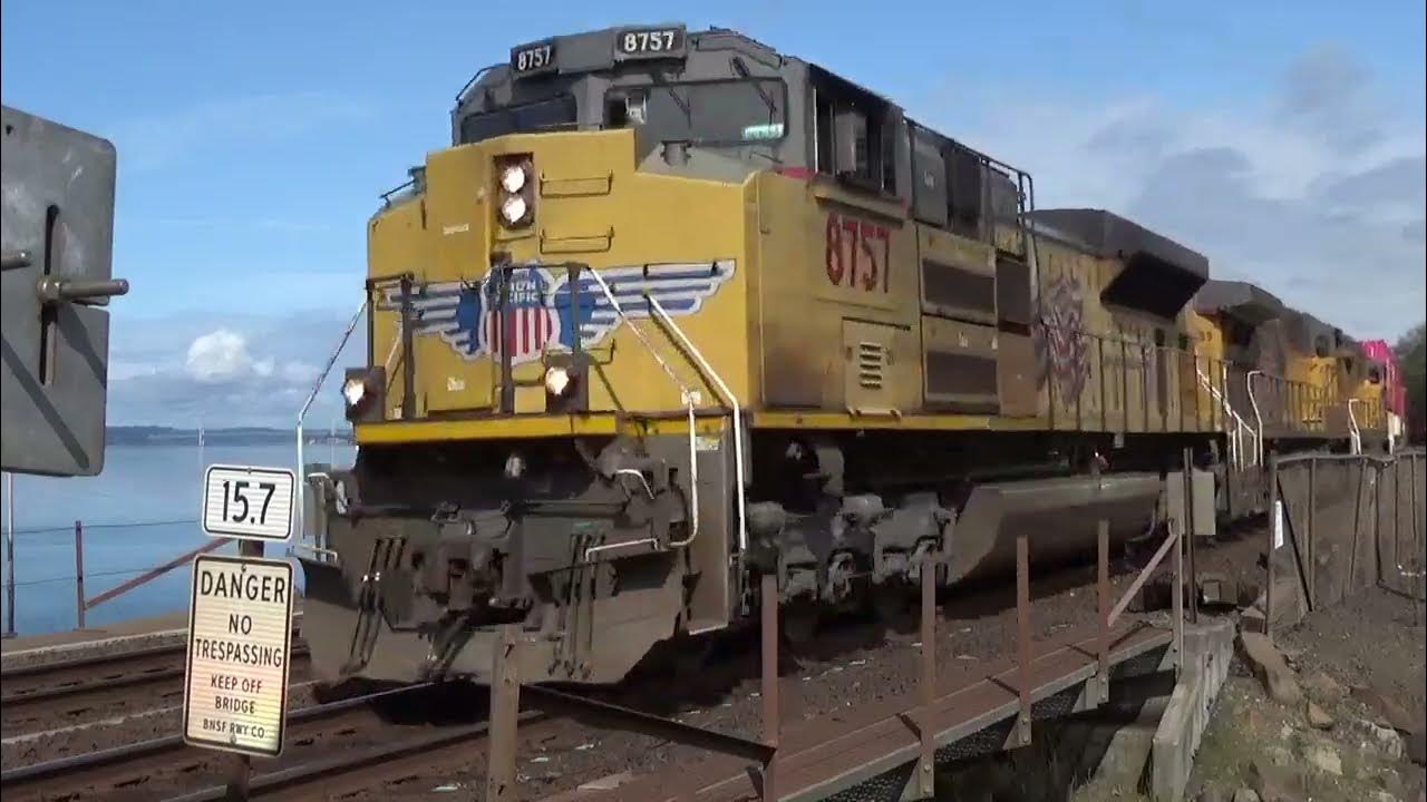 (Southbound) Union Pacific Intermodal Train passes through the Union Ave Railroad Crossing ...